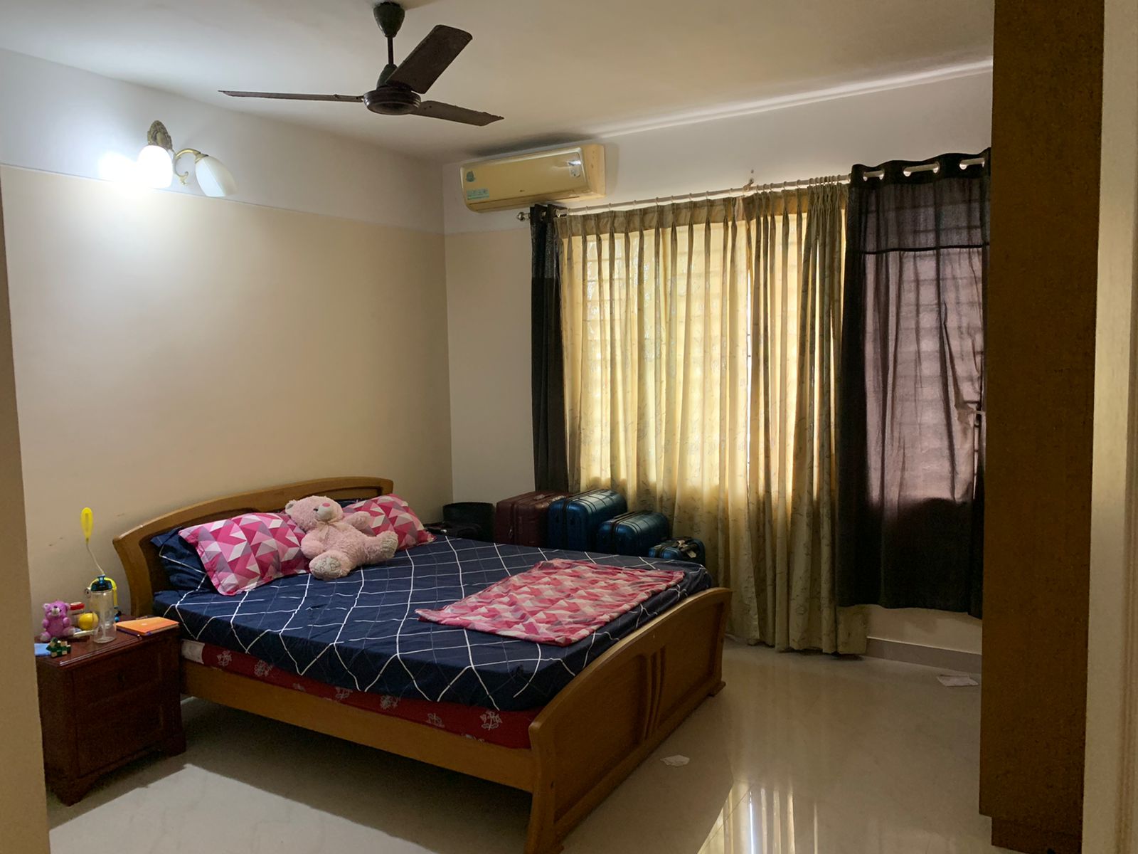 SFS - Furnished Single room with attached bathroom available for female ...