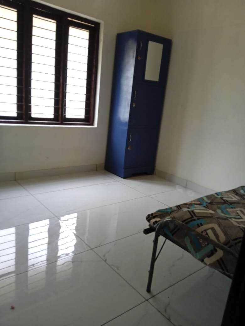 Pg available for girls and boys - TPBazaar.com - Technopark Classifieds ...